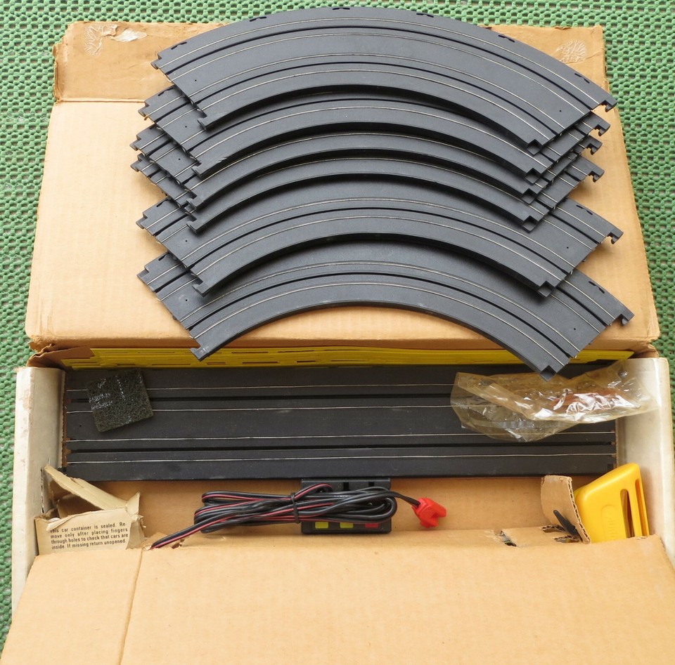 Aurora AFX Big Rig Challenge Ho Slot Car Set Racing Set Sin Autos ...