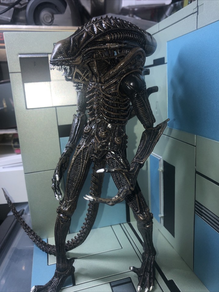 NECA 2013 ALIENS Movie series 1 BROWN ALIEN XENOMORPH WARRIOR 8” Loose ...