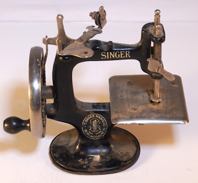 Sewing Machines - Mini Singer Sewing Machine