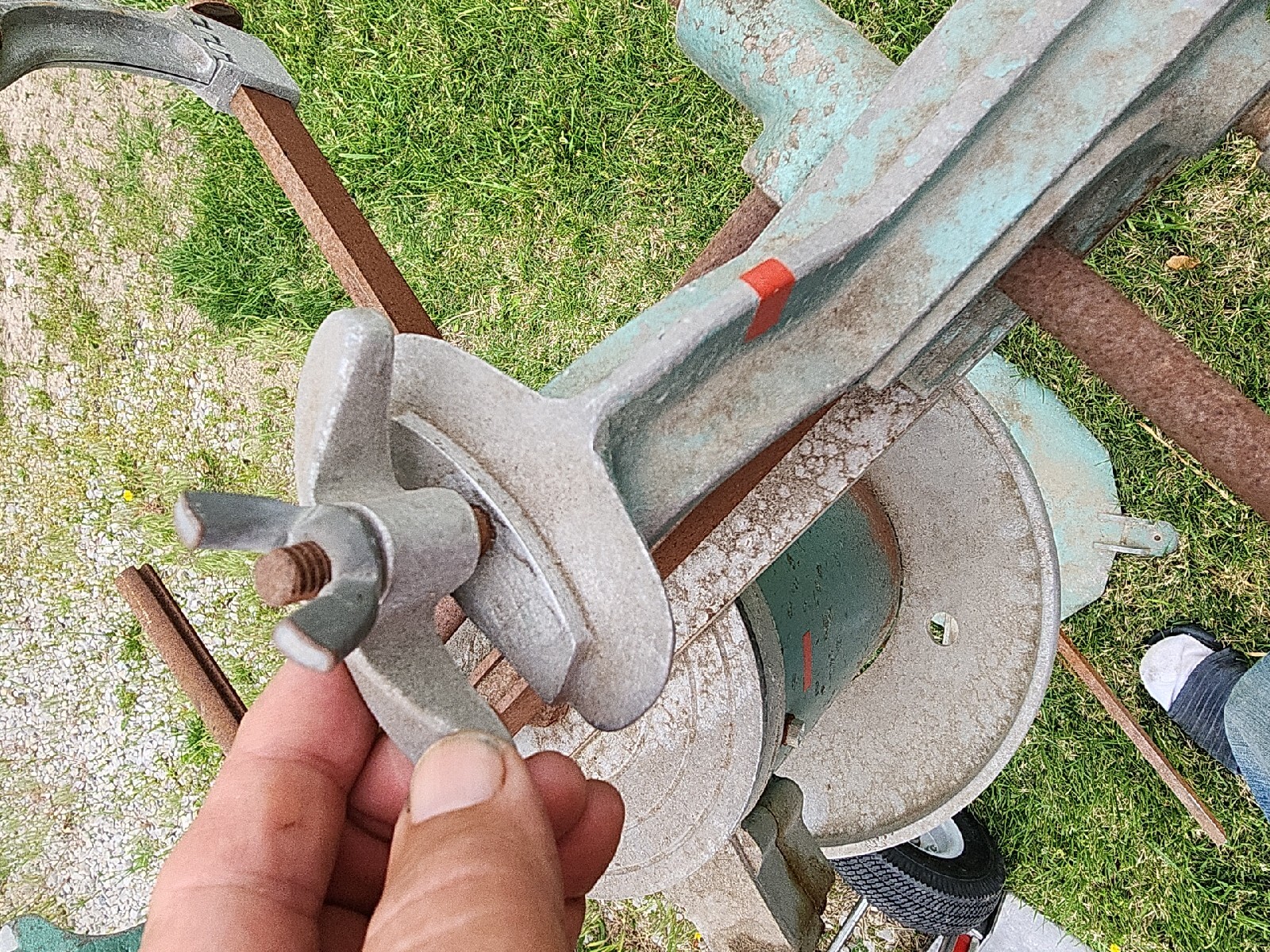 SERRANO NO-AWL TENNIS RACKET STRINGER MODEL UV-550-B WITH STAND SEE ...