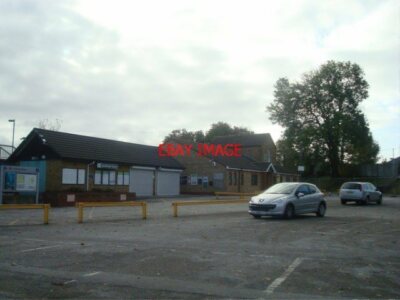 PHOTO HACKBRIDGE RAILWAY STATION EXTERIOR | eBay