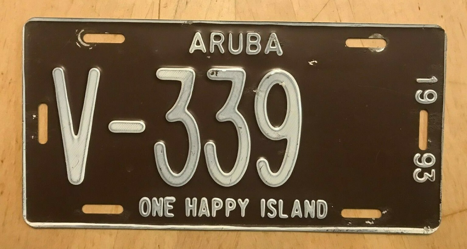 1993 ARUBA LICENSE PLATE " V 339 " ONE HAPPY ISLAND ......WHERE'S ...