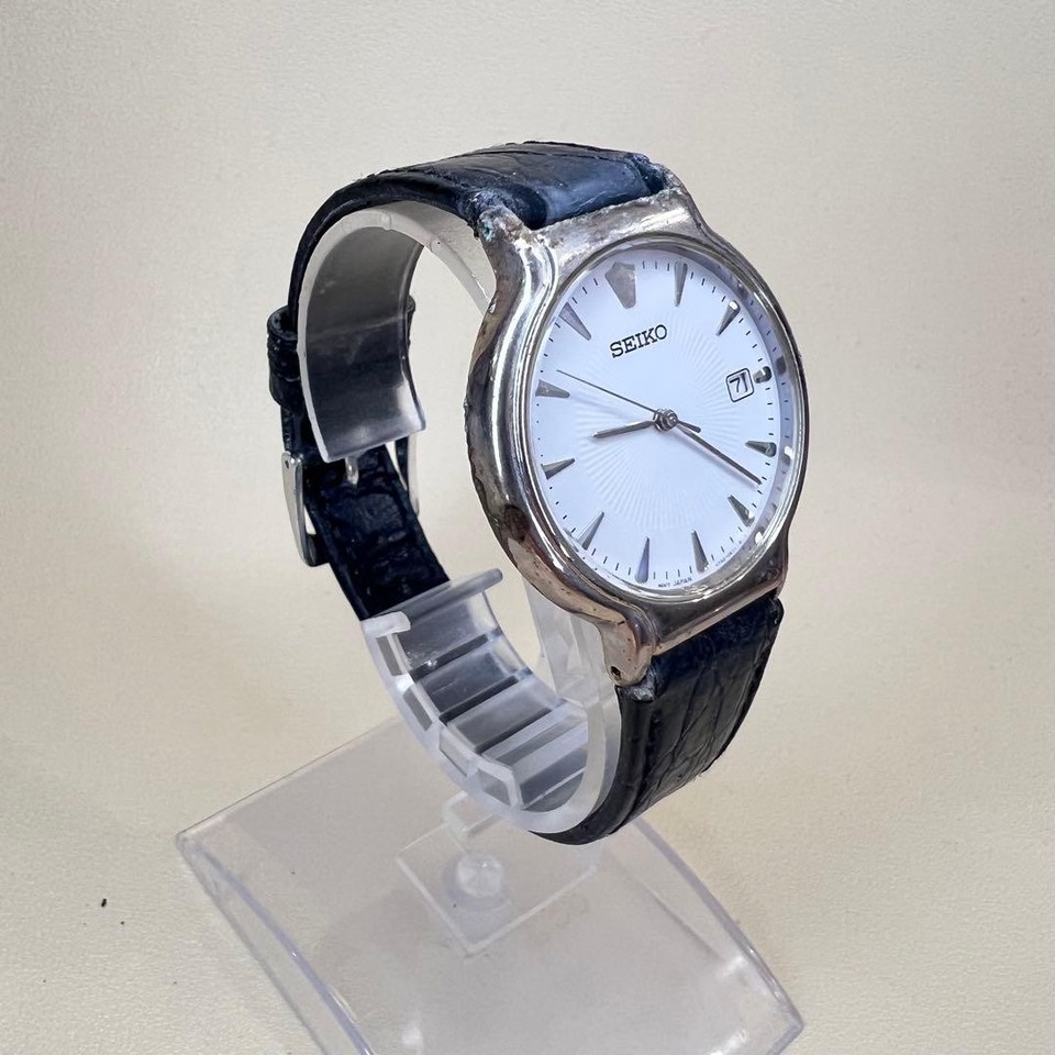 SEIKO V732-0220 Analog Watch with Adjustable Band and Battery ...