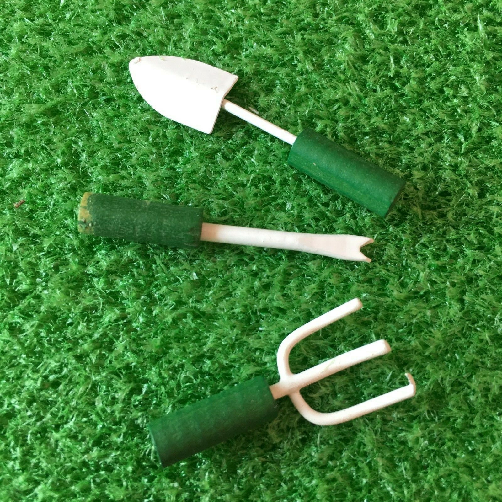 Dolls House 3 GARDEN HAND TOOL/S Set Miniature Fork/Trowel/Weeder 1:12 ...
