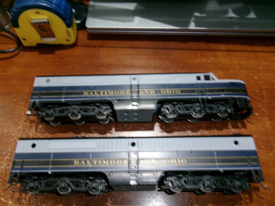 ATHEARN HO SCALE POWERED A AND B UNITS PA DIESEL LOCOMOTIVE-BALTIMORE ...