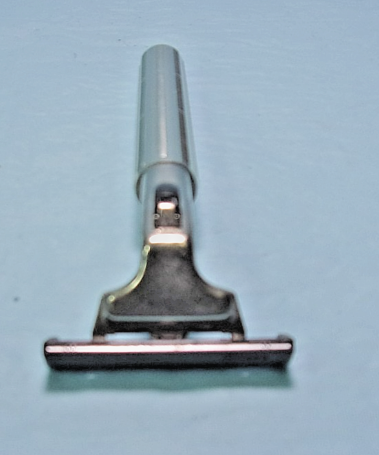1979 VINTAGE Y-2 GILLETTE ATRA RAZOR w/PIVOTING HEAD PLUS 6 BLADES AND ...