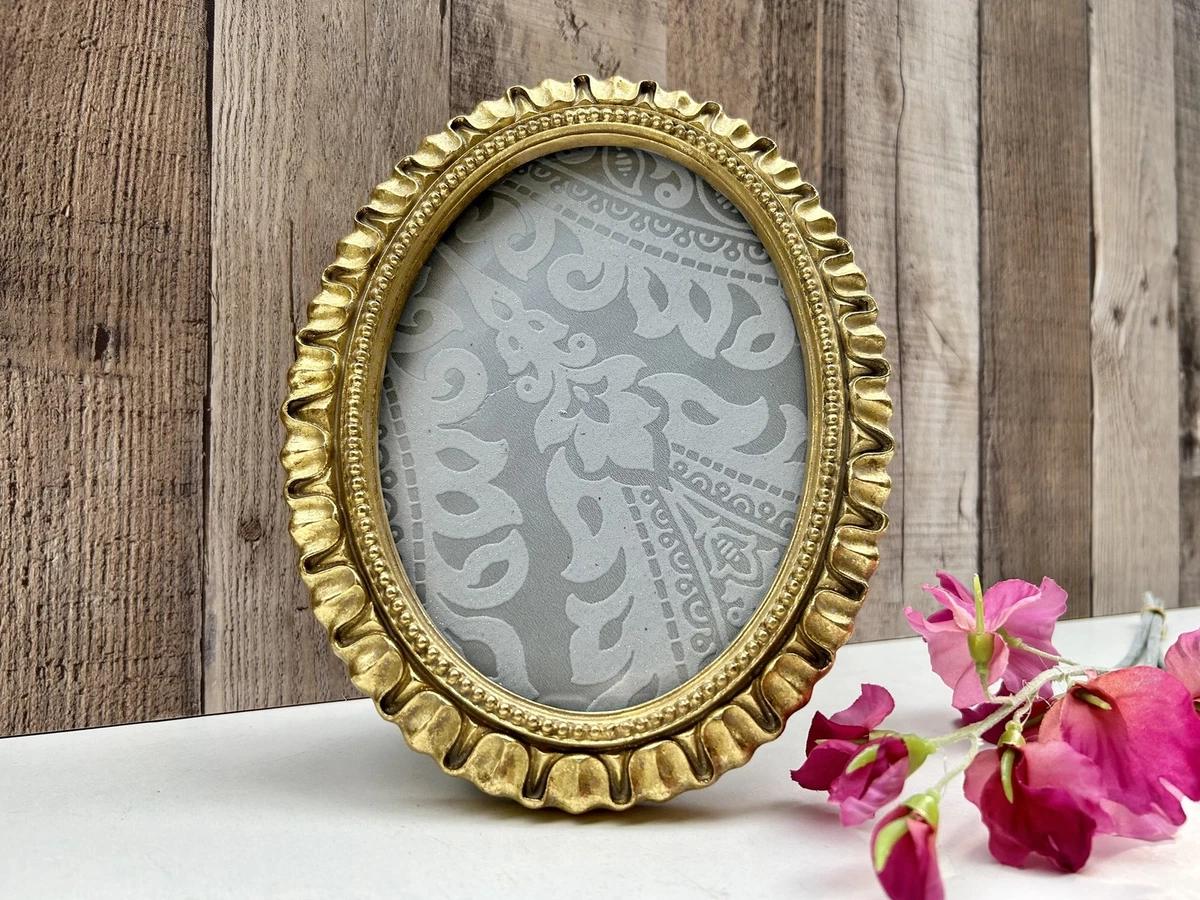 Ornate Oval Frame Gold
