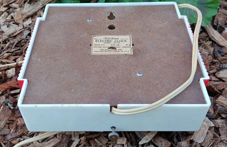 Vintage Case Tractor Sign Clock - Vintage Electric Case Tractor Clock ...