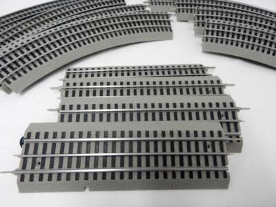 Lionel FasTrack Oval Layout O trains 40x60 4Straights 8Curves Pwr ...