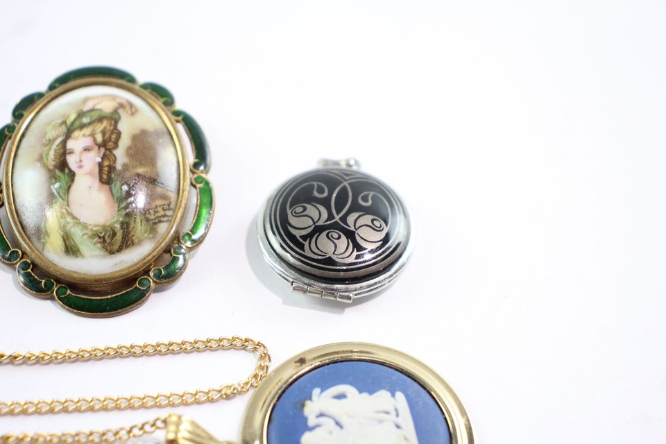 Wedgwood Thomas Lee Mott Michaela Frey Signed Branded Jewellery x 6 | eBay