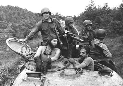 Photo Clint Eastwood Donald Sutherland on top of tank Kelly's Heroes ...