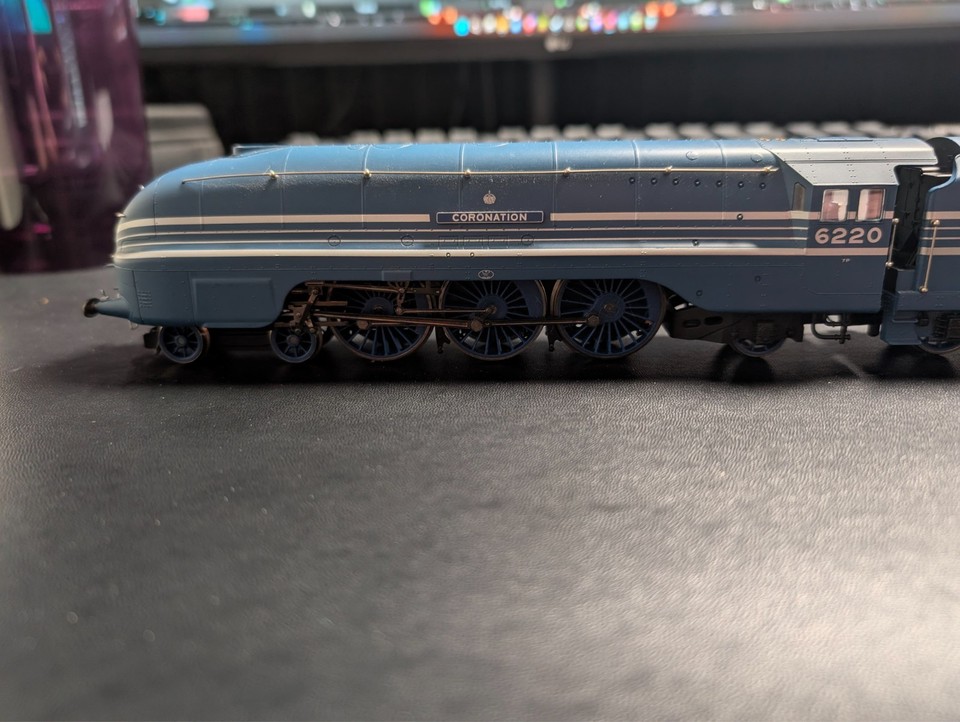 Hornby R2206 00 Scale LMS Coronation Class Streamlined 6220 "Coronation ...