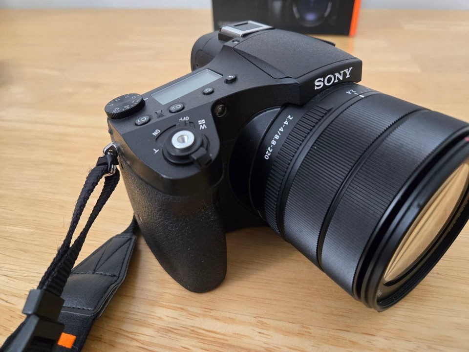 Sony RX10 IV F2.4-4, 24-600mm Zoom 4k Video, 20MP Super Zoom Camera DSC ...