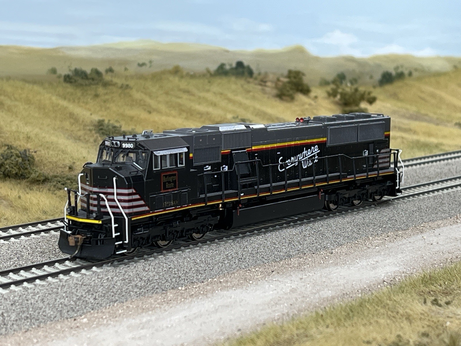 Kato Custom HO SD70Mac CB&Q BNSF Heritage #9980. Tsunami Sound. Perfect ...