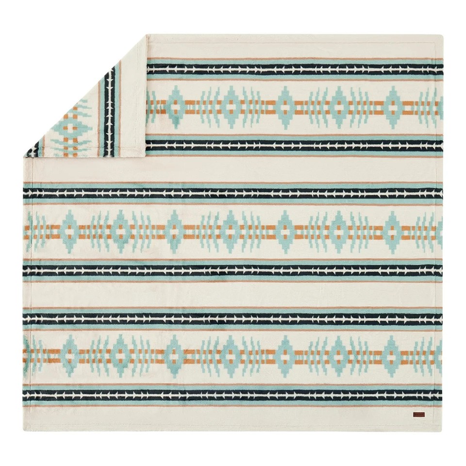 Pendleton Faux Fur Luxe Blanket, Ultra soft - Trail Ridge - Queen size ...