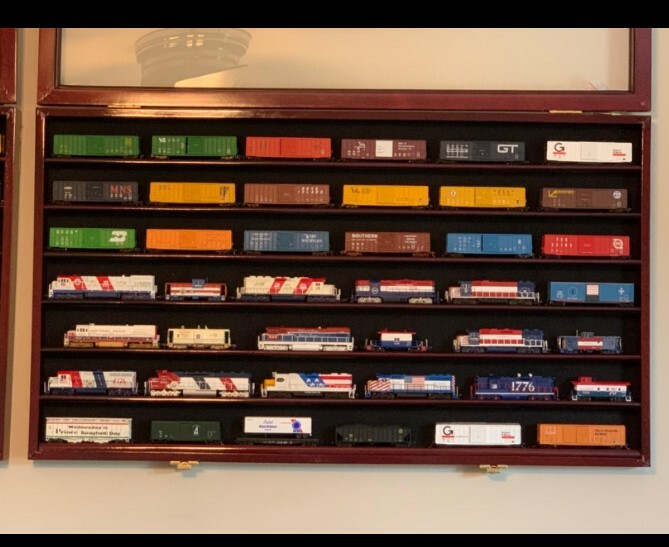 Train Display Case N Scale Cabinet Railroad Car Locomotive Collection ...