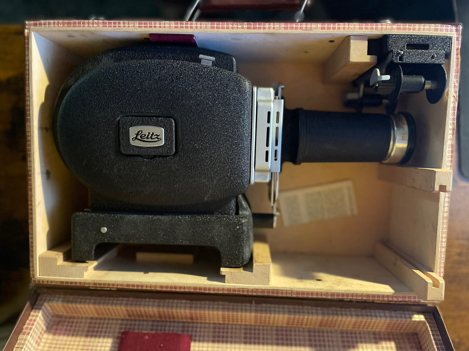 Leitz Prado 250 Projector 85mm 2.5 Hektor Lens, Wetzlar Germany, with ...