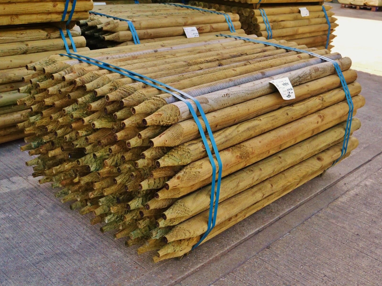 Round Wooden Stakes For Garden | Fasci Garden