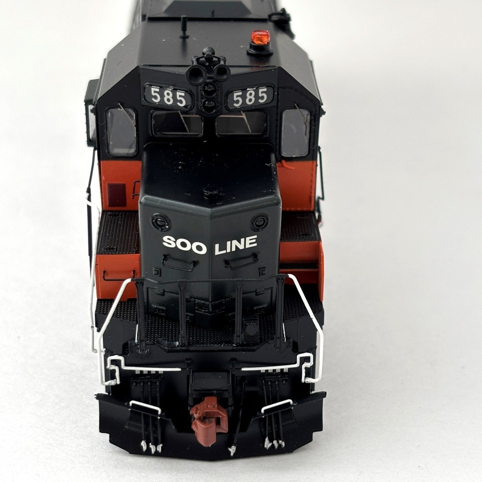 Scaletrains Museum Quality HO Scale EMD SDL39 Soo Line Bandit 585 ...