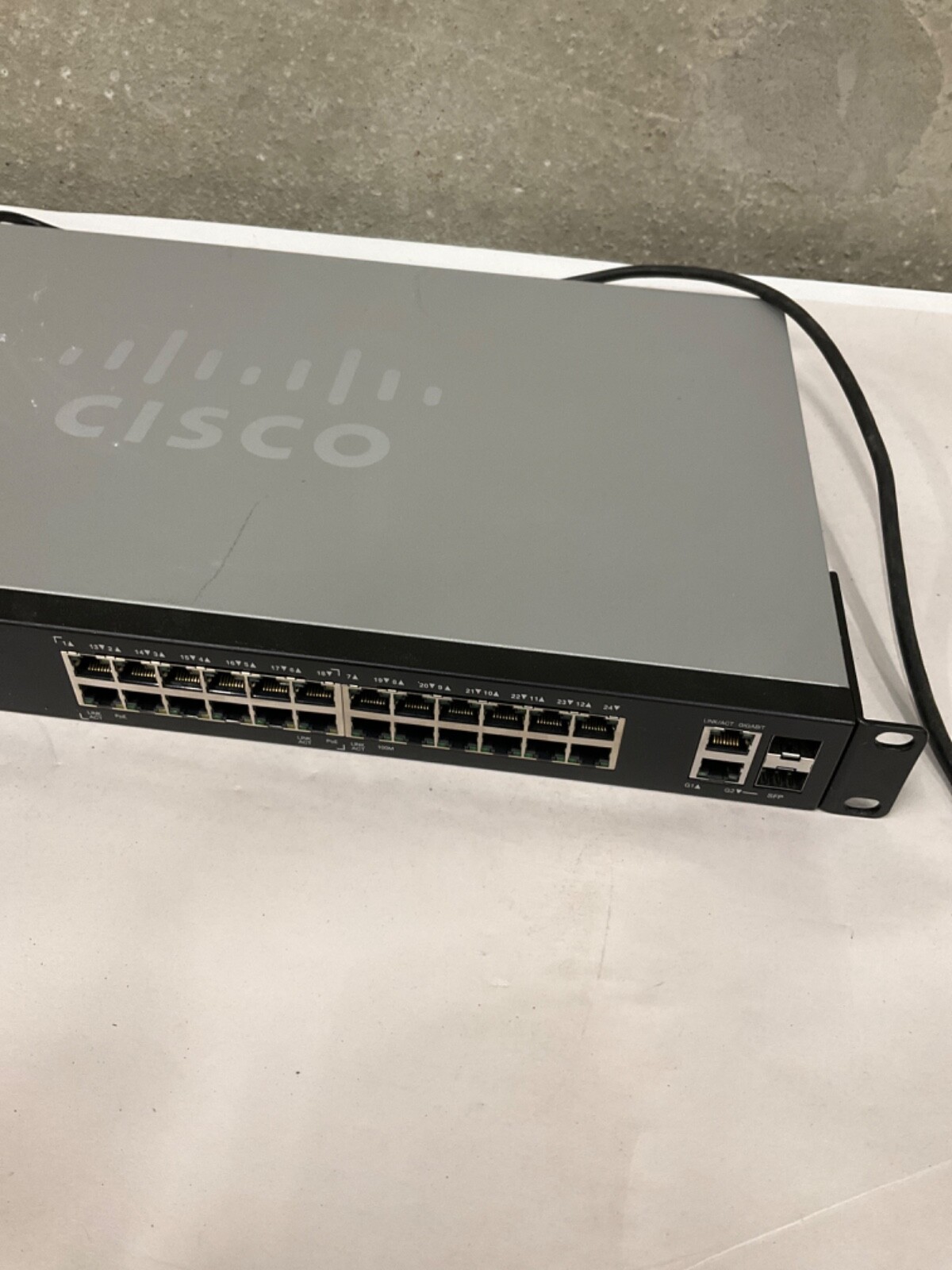 Cisco SF200-24P 24-Port 10/100 PoE Ethernet Managed Smart Network ...