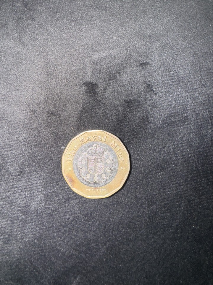 Collectors RARE MINT 2016 ONE POUND COIN | eBay UK