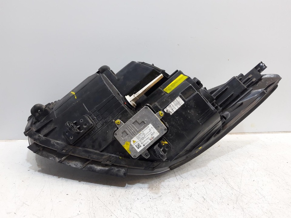 2013 HYUNDAI I40 HEADLIGHT HEADLAMP RIGHT O/S/F *DAMAGED 2 CLIPS NEED ...