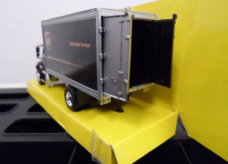 UPS Box Truck, Daron, Diecast Model Toy Car, UPS Licensed , 6", 1/50 ...