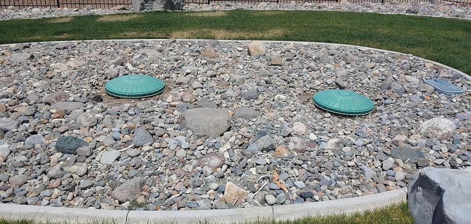 Large Faux Granite Boulder Hide/Cover Septic Tank Lid/ Sump Pump Pond ...