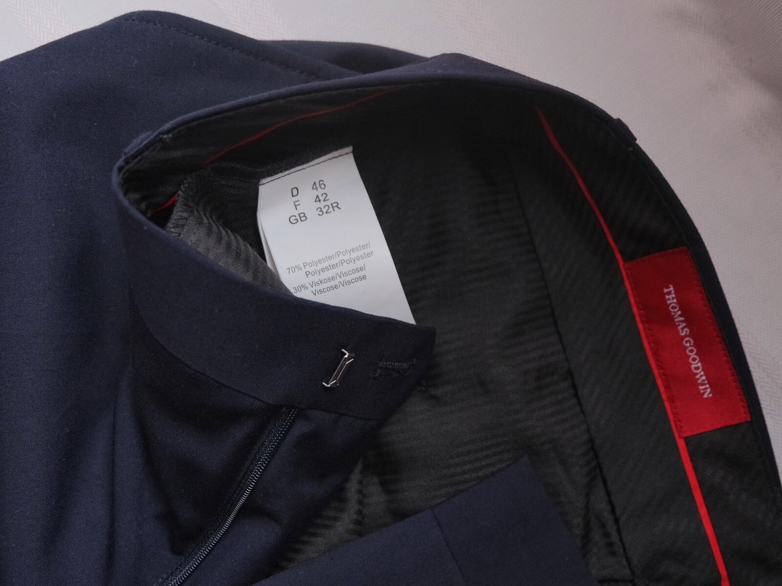Anzug für Feier für Jugentliche von Thomas Goodwin. Jacke 90, Hose 46 ...
