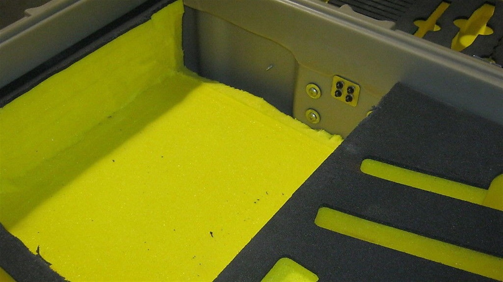 Kipper Hardigg Pelican Aviation Foot Locker FOD Tool Box Case w/ Wheels ...