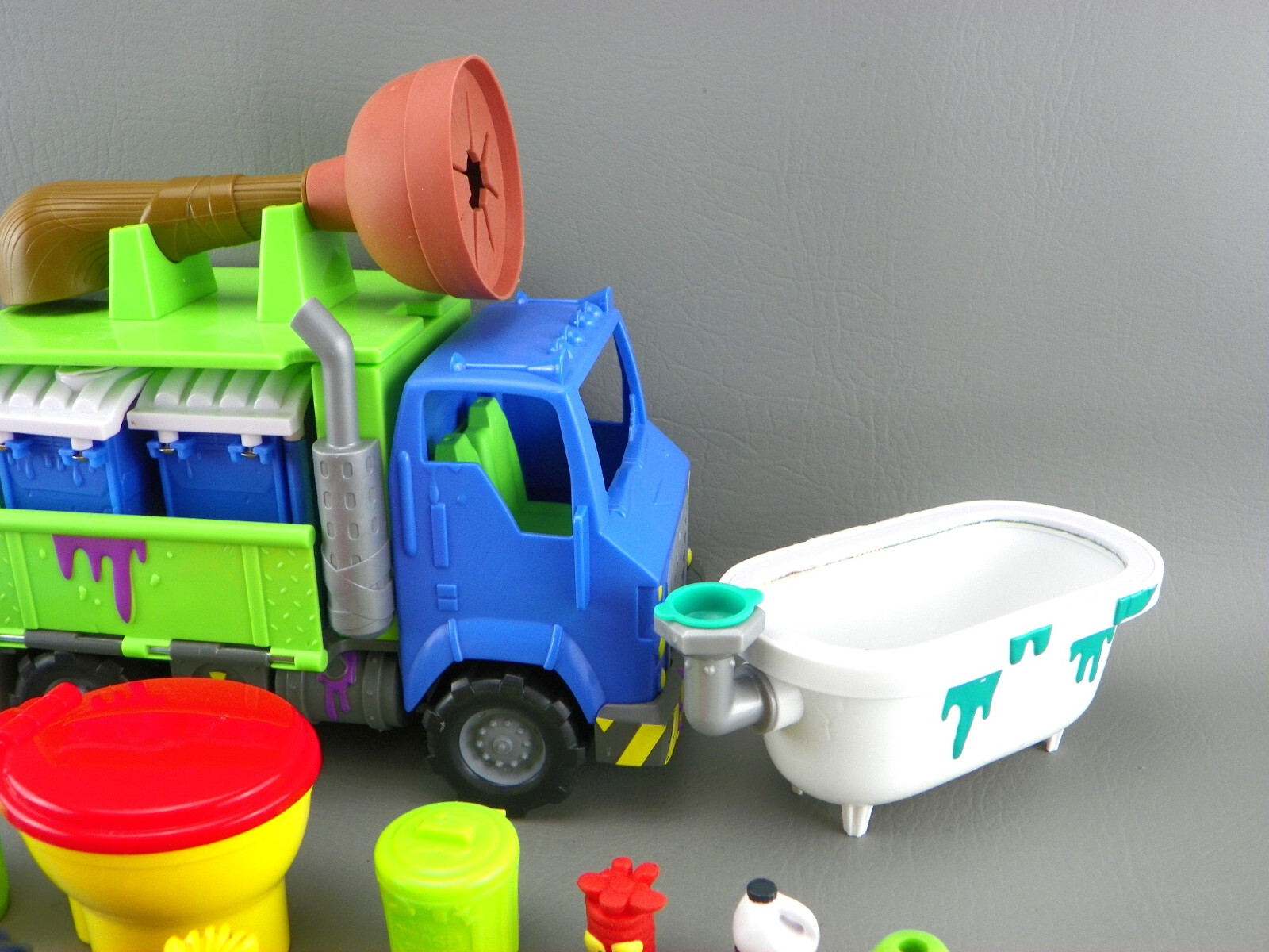 Moose Toys Grossery Gang Flush Force Potty Wagon Truck Figures ...