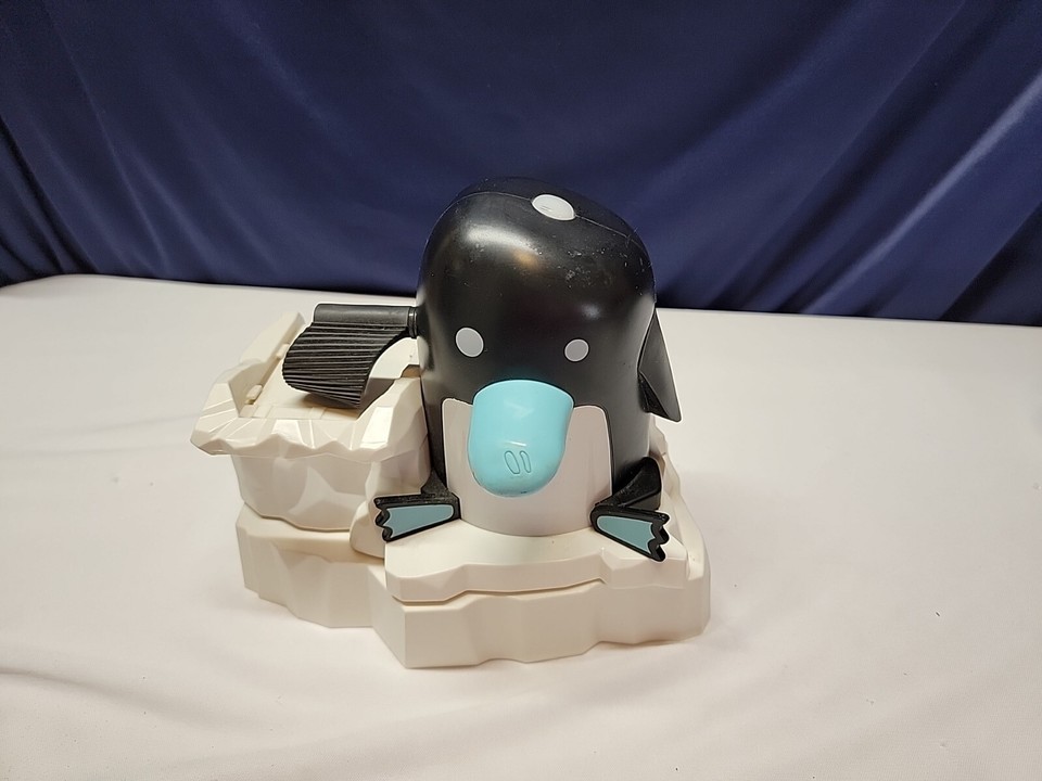 PICTUREKA Flipper Card Game - Electronic Penguin Dealer - Family Party ...