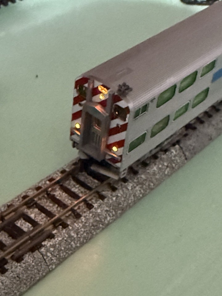 N Scale Kato METRA Passenger Train Set With 8 Cars And Locomotive | eBay