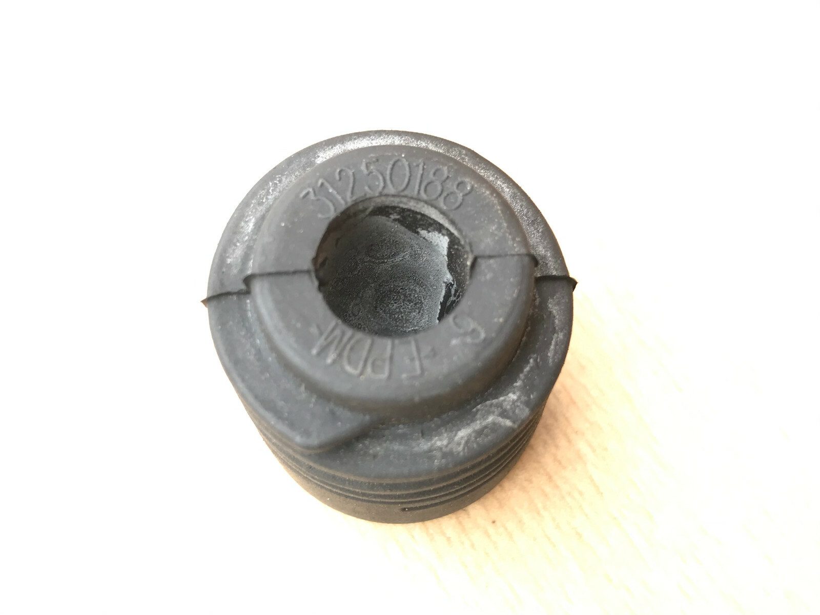 VOLVO V50 C30 S60 FRONT BUMPER SLAM PANEL UPPER RUBBER BUMP STOP 07-12 ...