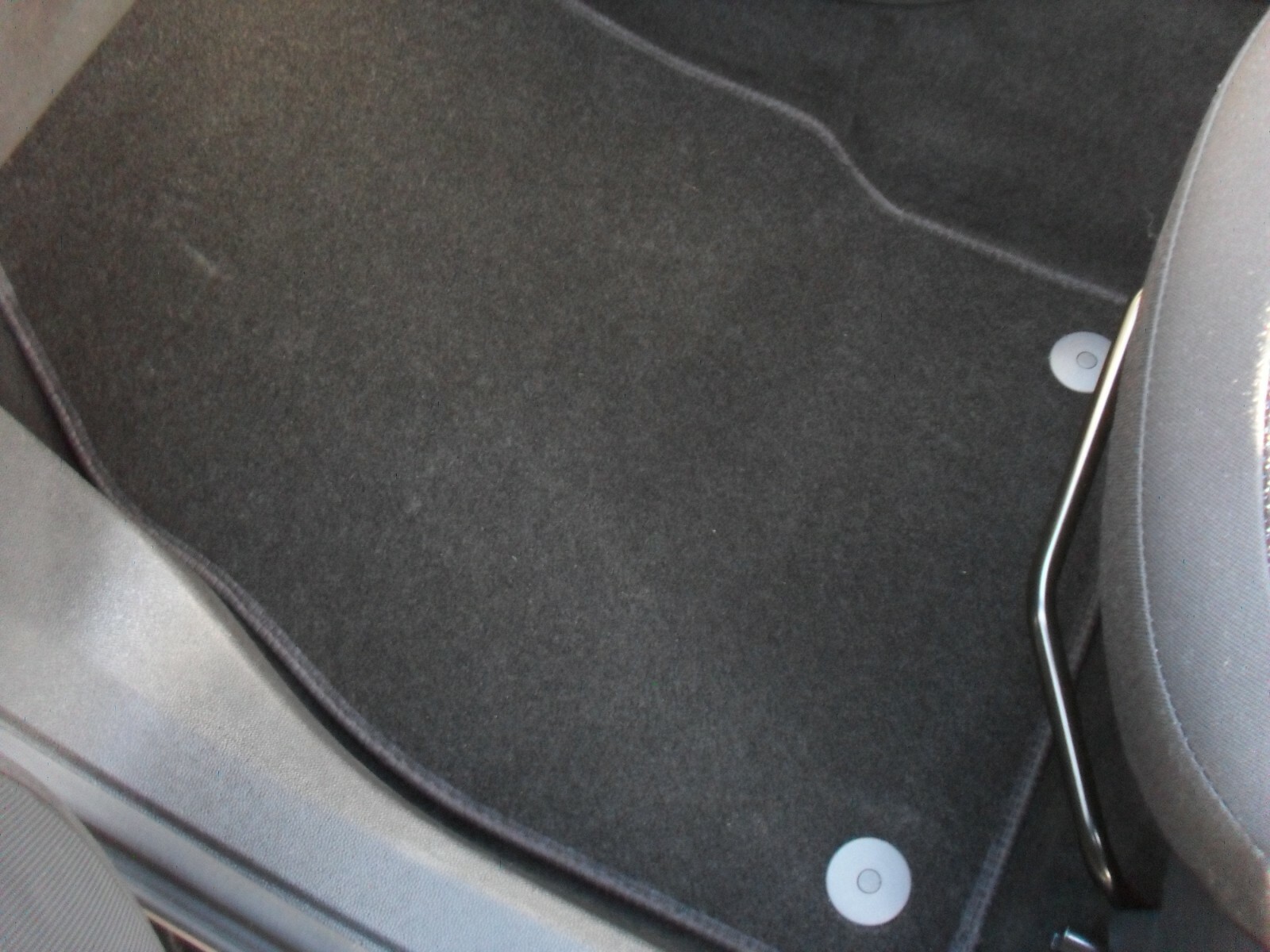 Fits VW Caddy 2004-2010 Fully Tailored Deluxe Car Mats in Black VW Oval ...