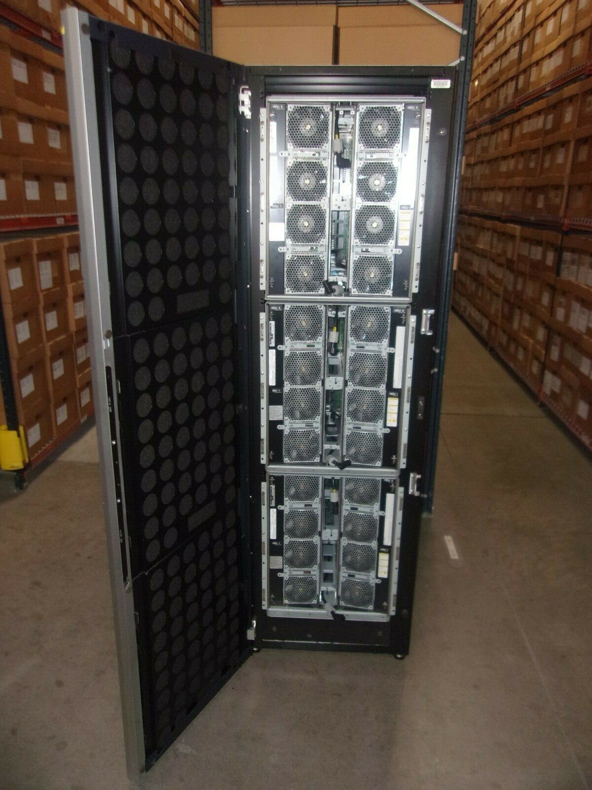 HP XP P9500 (eXtended Platform) STORAGE WORKS DATA STORAGE DISK ARRAY ...