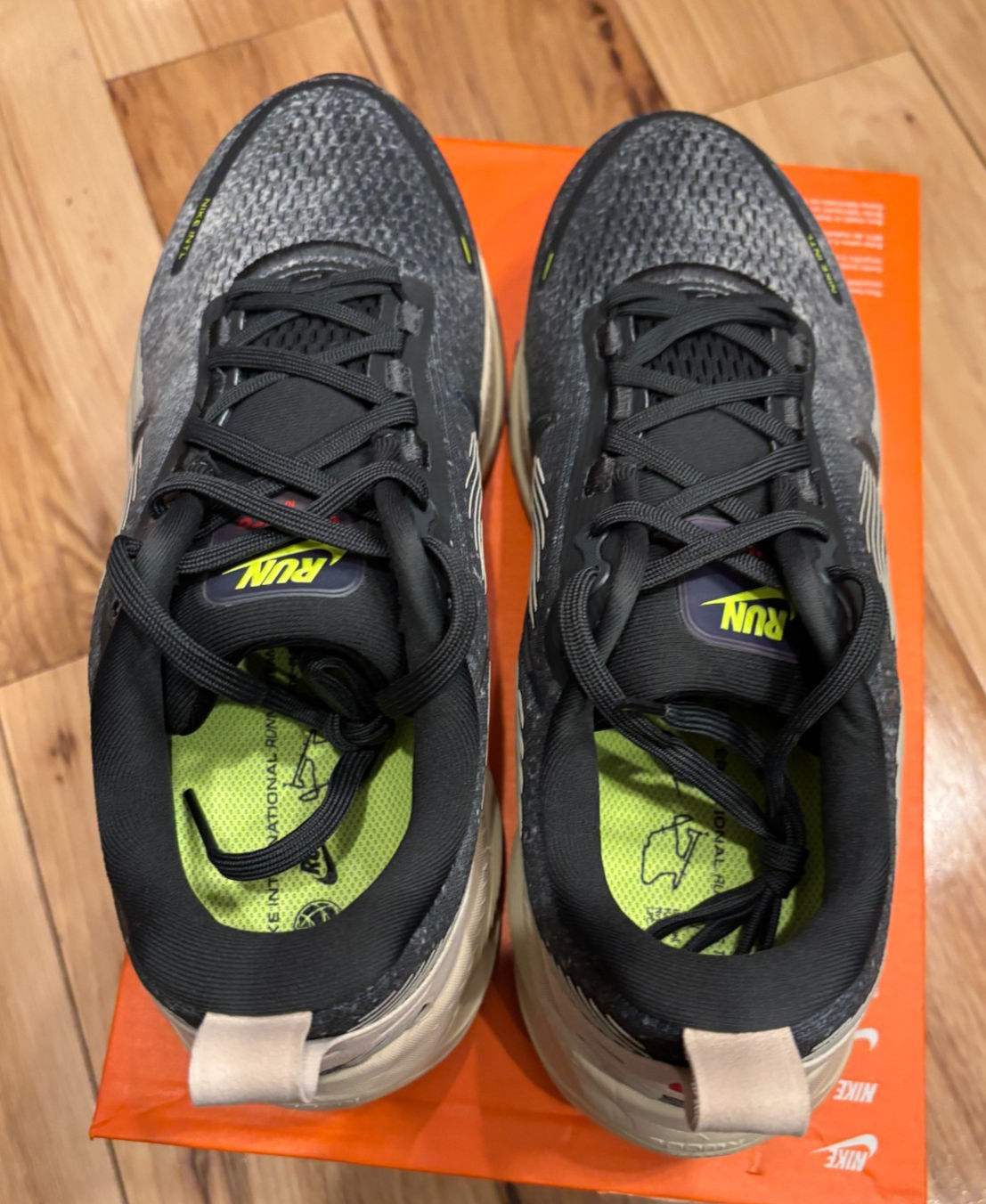 Nike Vomero 18 Oatmeal Black Anthracite Volt IH4114 140 Men's Size 8.5 ...