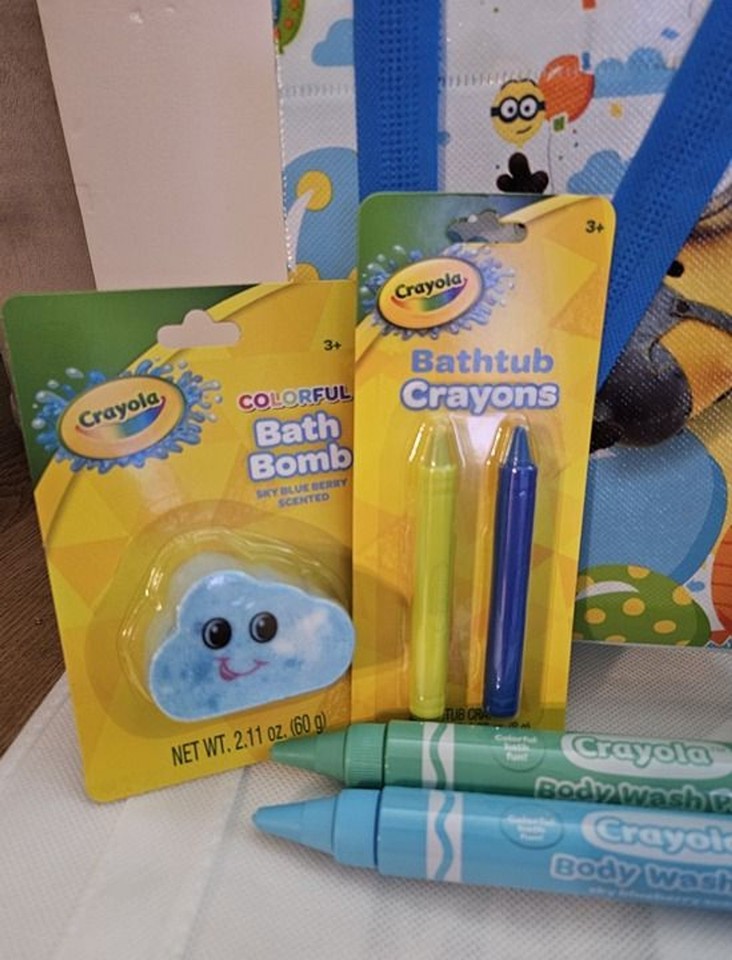 Kids Crayola Bath Set Bath Crayons, Bath Bomb, Bathtub Finger Paint ...