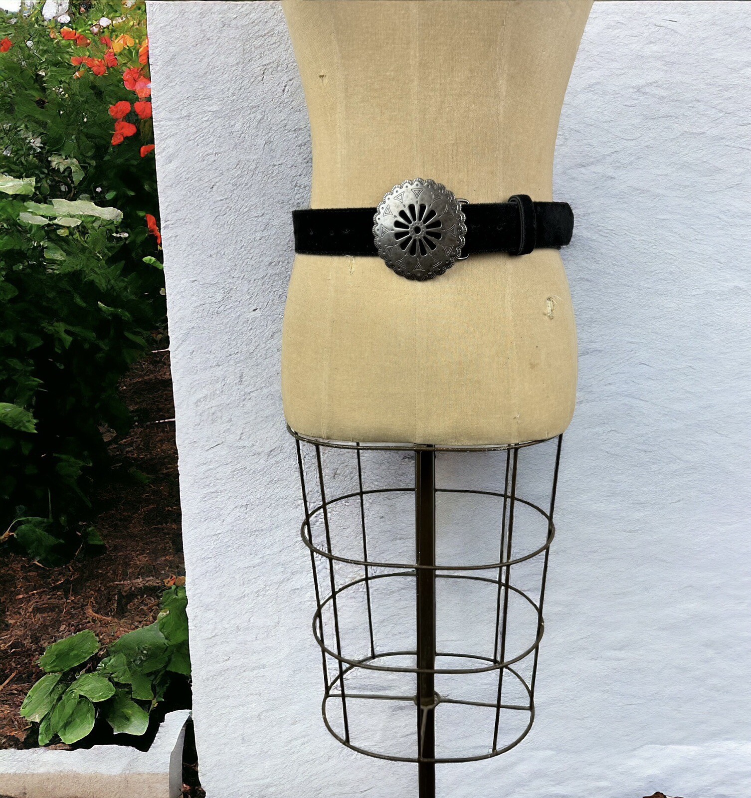 Black Leather Suede Medallion Belt Hip Hugger Vintage… - Gem