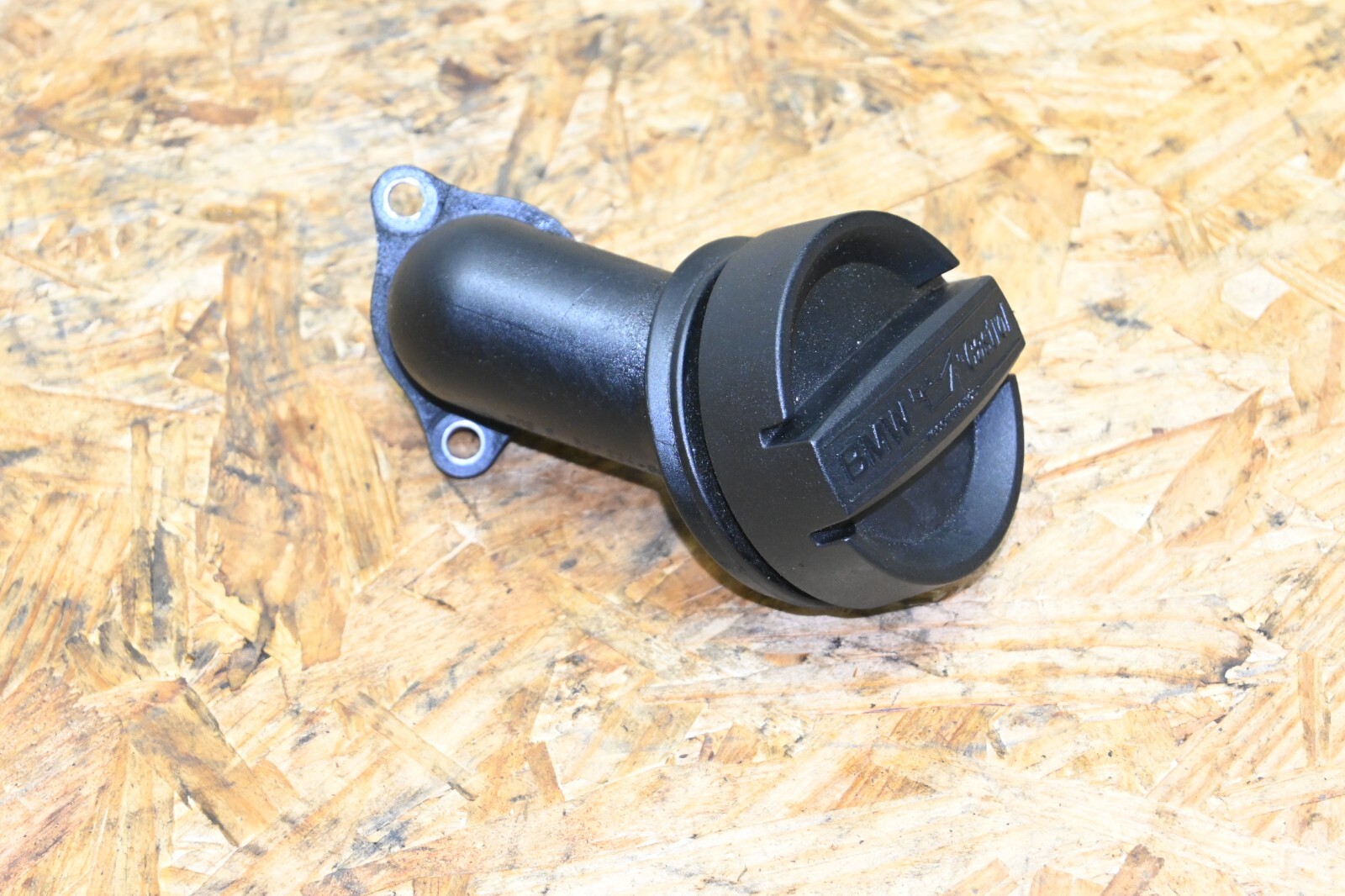 09-18 BMW 5 6 7 Series F13 F10 F02 Engine Oil Filler Fiter Neck Tube w ...