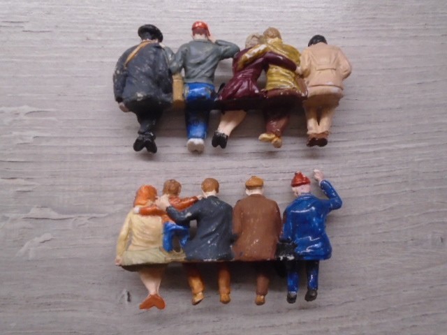 Scalextric SEATED SPECTATORS. Trackside Figures. | eBay UK