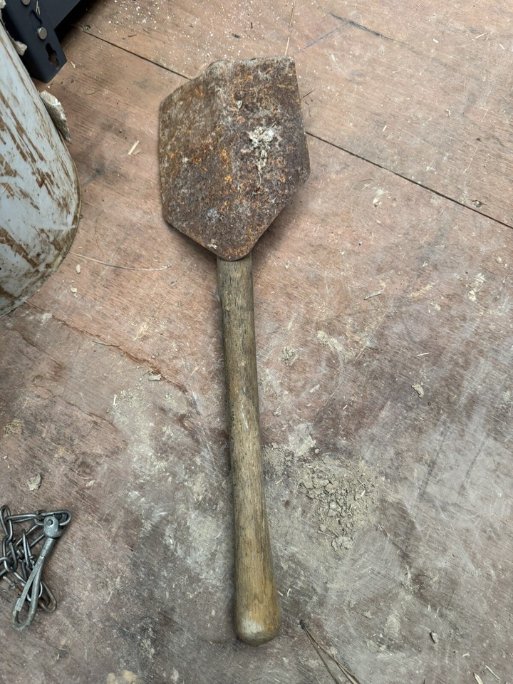 US Wood 1945 Military Foldable Trench Shovel / Vintage Military Hand ...