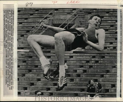1967 Press Photo Oregon State's jumper Dick Fosbury over the bar ...