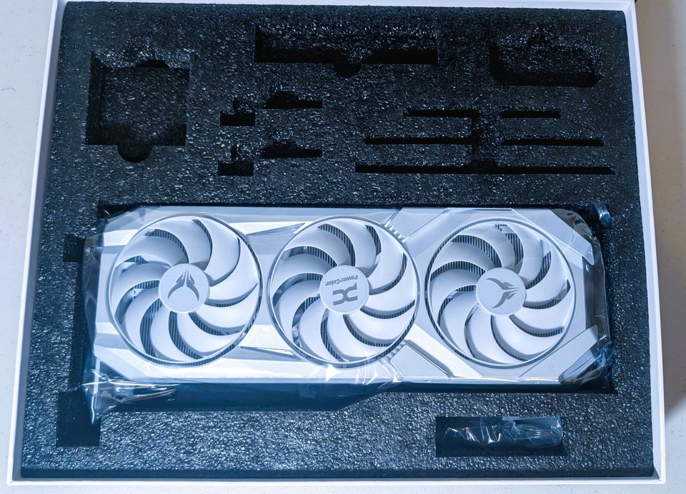 gpuelite com AMD RX 9070 XT Red Devil Spectral White Edition 16GB Open ...