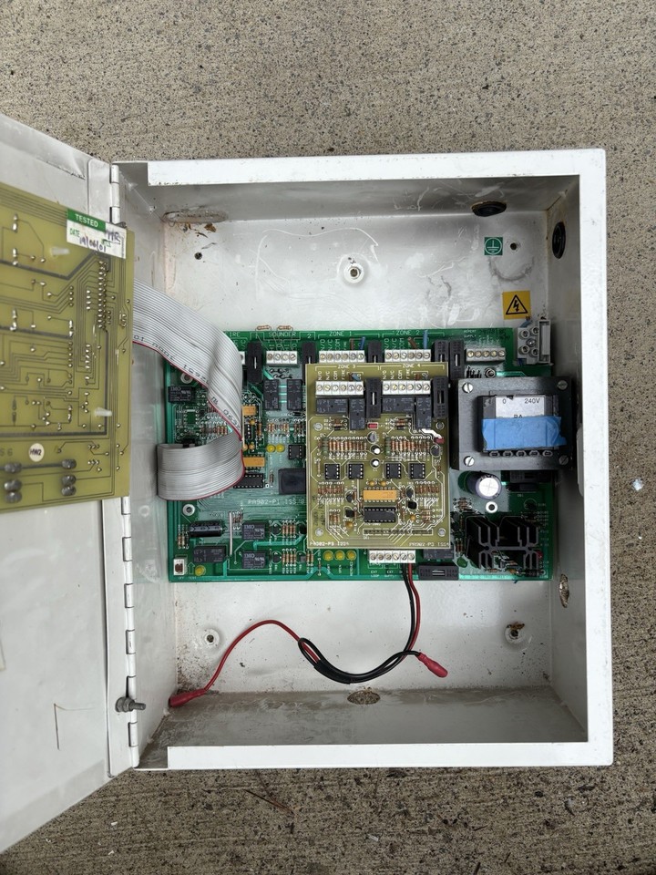 Chubb Zone master 204 Fire Alarm Panel | eBay UK