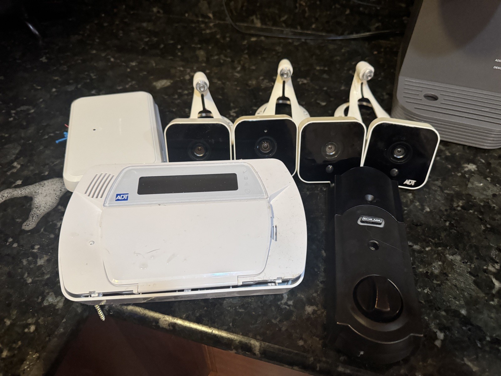 ADT OC845 1080p Wireless Outdoor Camera ALSO COME WITH SMART LOCK AND ...