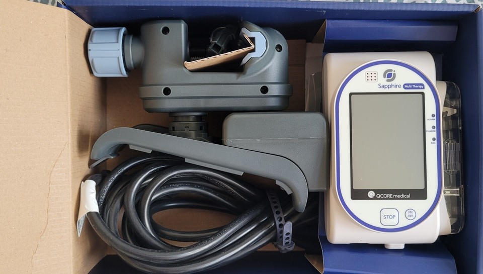 Q CORE MEDICAL SAPPHIRE MULTI THERAPY INFUSION PUMP WITH BRACKET AND ...