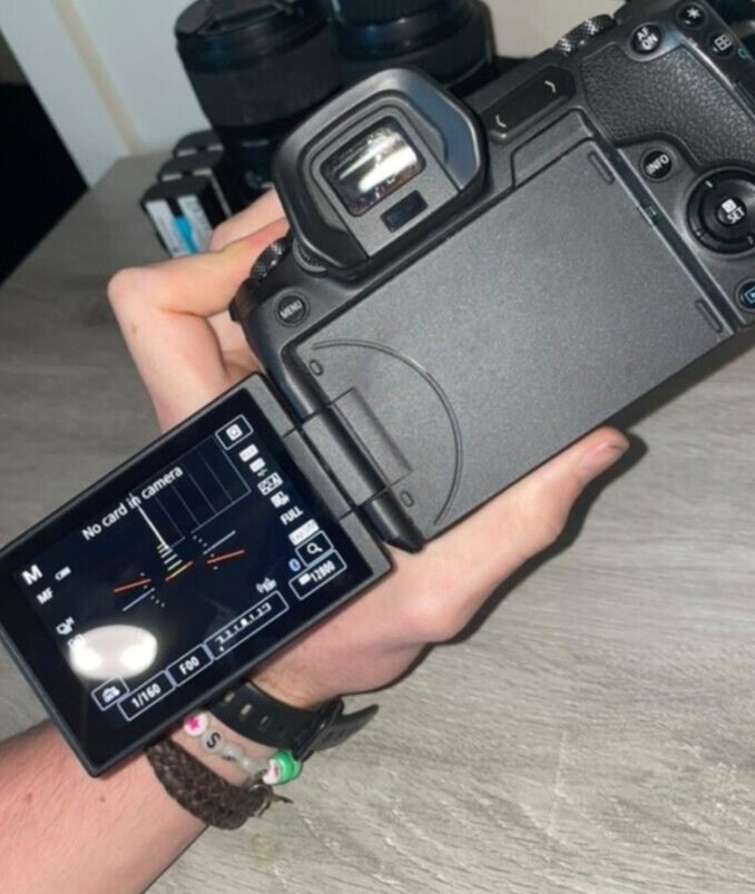 Canon EOS R Kit Bundle, 2 Lenses, Battery Pack, & More, **Very Good ...