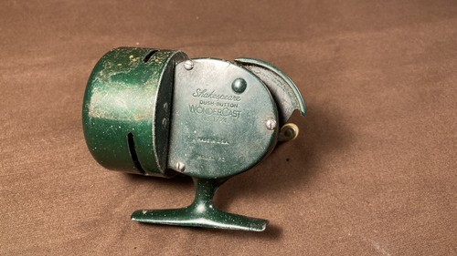 Vintage Shakespeare WonderCast 1774 Model FC SpinCasting Fishing Reel ...