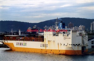 Grimaldi RoRo container ship REPUBBLICA DI GENOVA - photo at Santos in ...